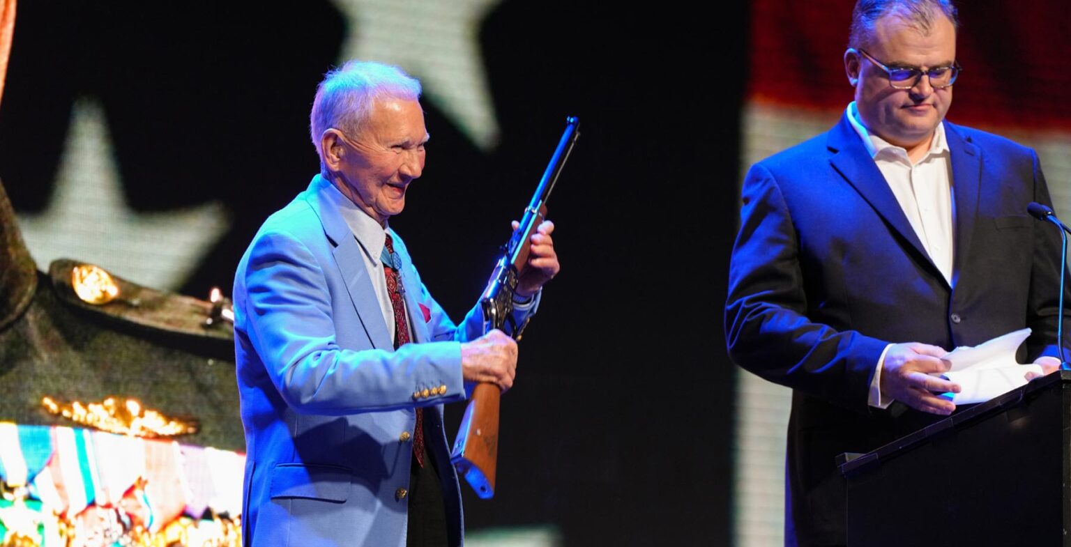 Medal of Honor Marine Receives Henry Repeating Arms Tribute | Henry ...