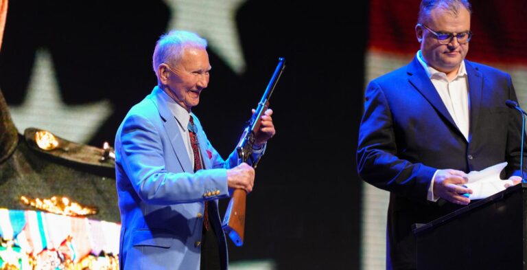 Medal of Honor Marine Receives Henry Repeating Arms Tribute | Henry ...